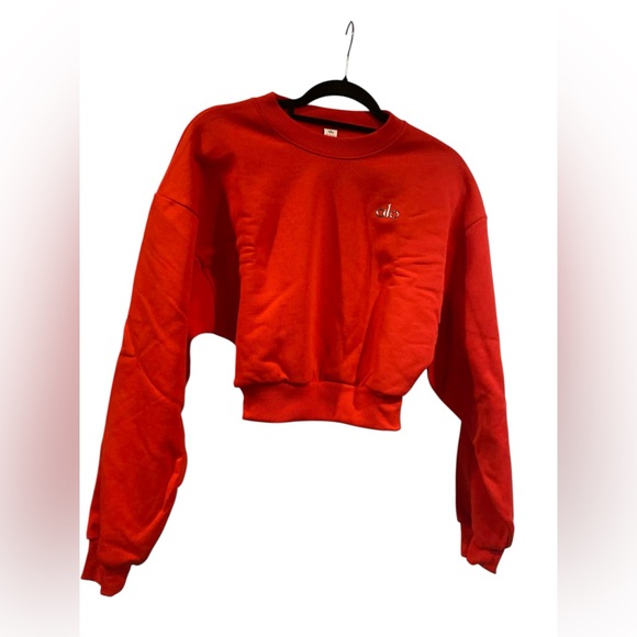 ALO Yoga | Tops | Nwt Alo Yoga Cropped Accolade Crewneck Bright Red ...